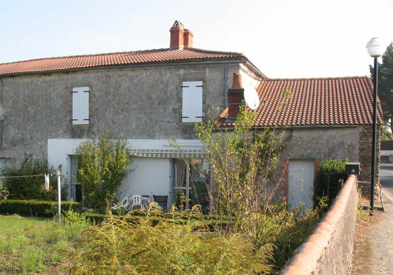 MAISON A RENOVER ST HILAIRE DE LOULAY - 8 pieces - 110 m2