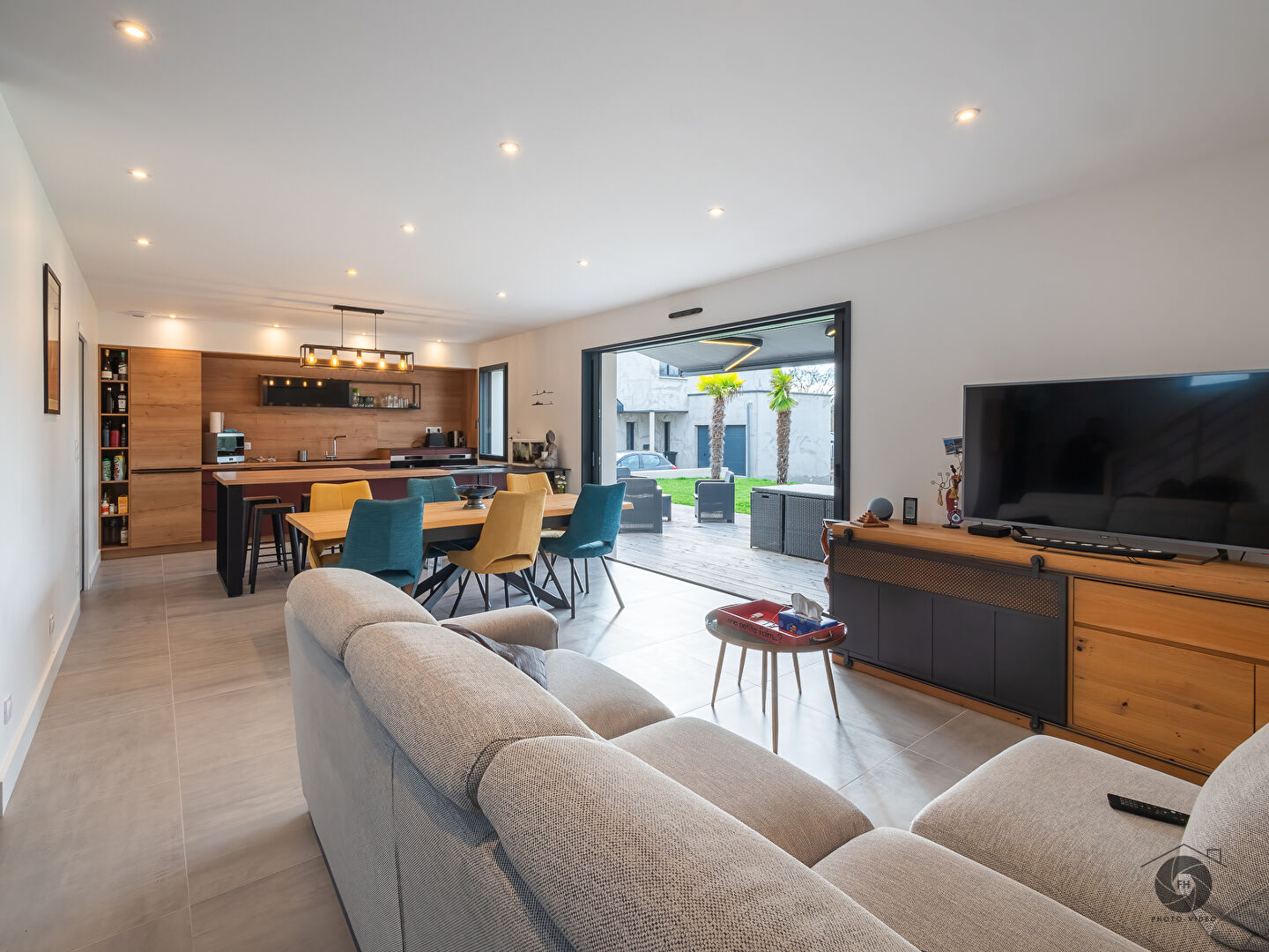 Maison contemporaine avec vie de plain-pied, 4 chambres dans un ...