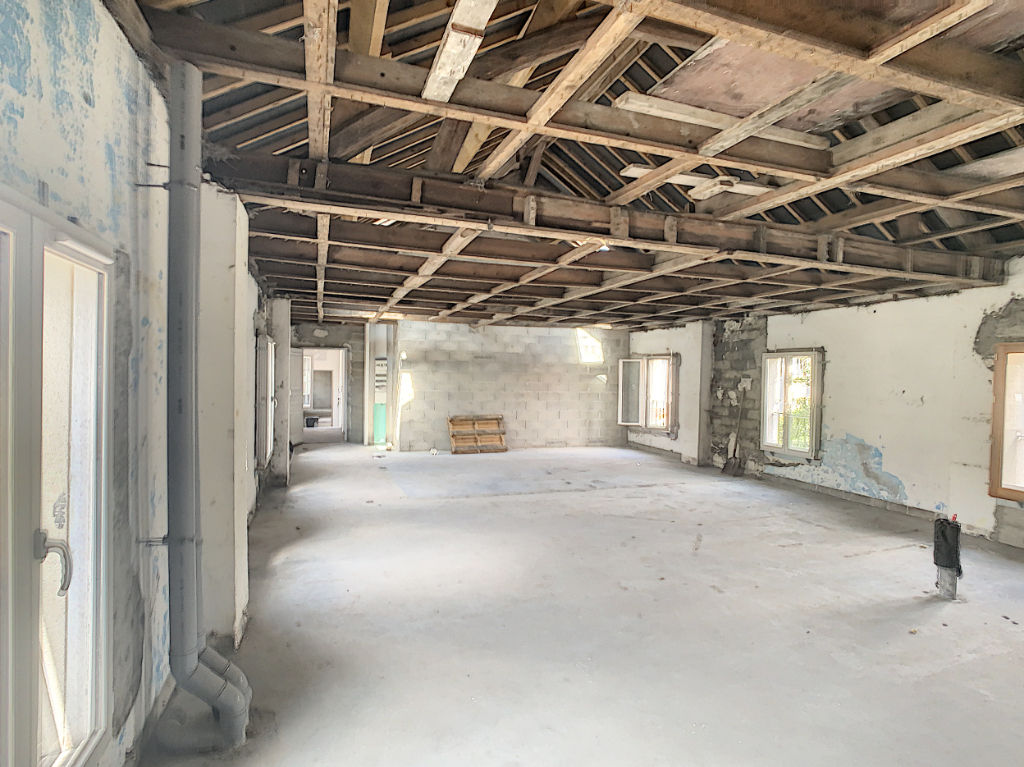 locaux pour stockage provisoire de produits et materiaux non dangereux