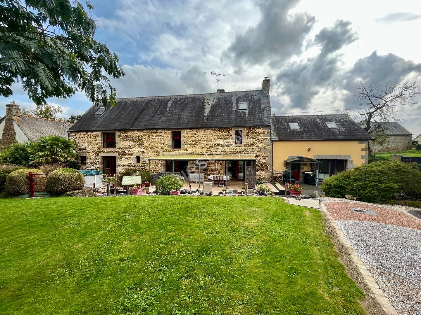 A vendre maison en pierre dans un hameau a BAZOUGES-LA-PEROUSE