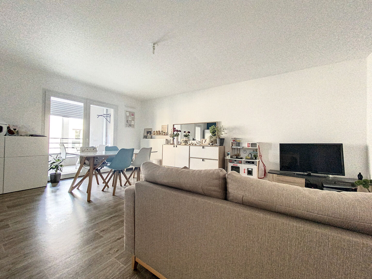 Appartement Type 3 de 72 m2 avec balcon, stationnement et cave dans immeuble recent avec ascenseur
