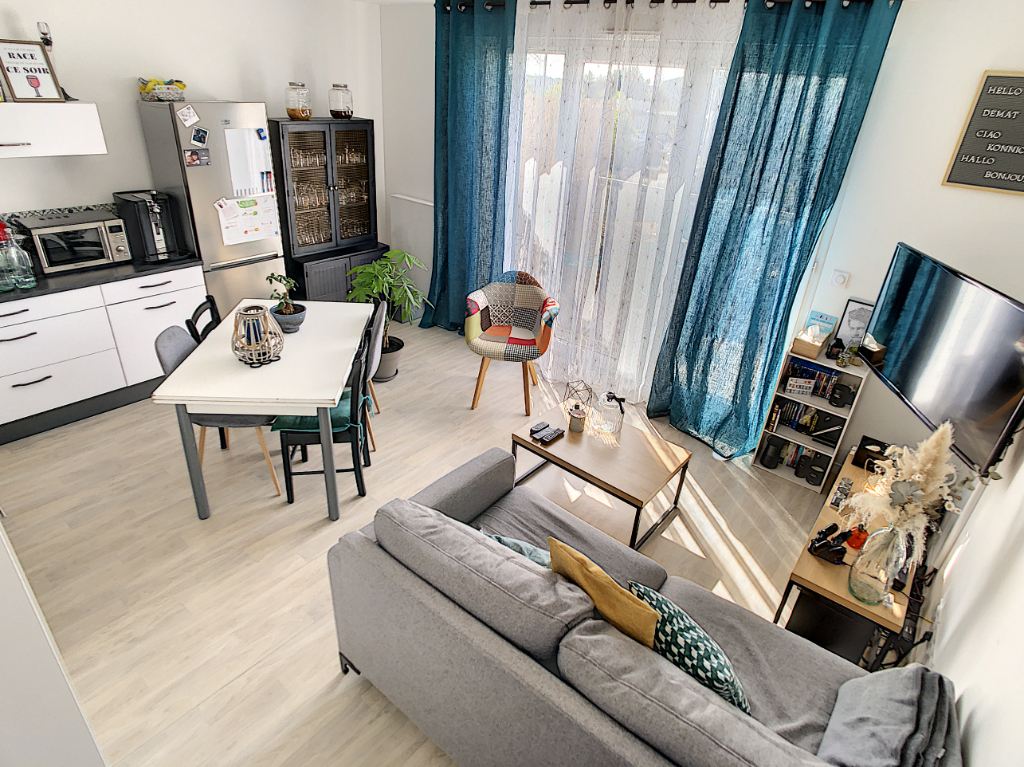 A vendre. Angers Les hauts de Saint Aubin. Appartement type 2. Dernier ...