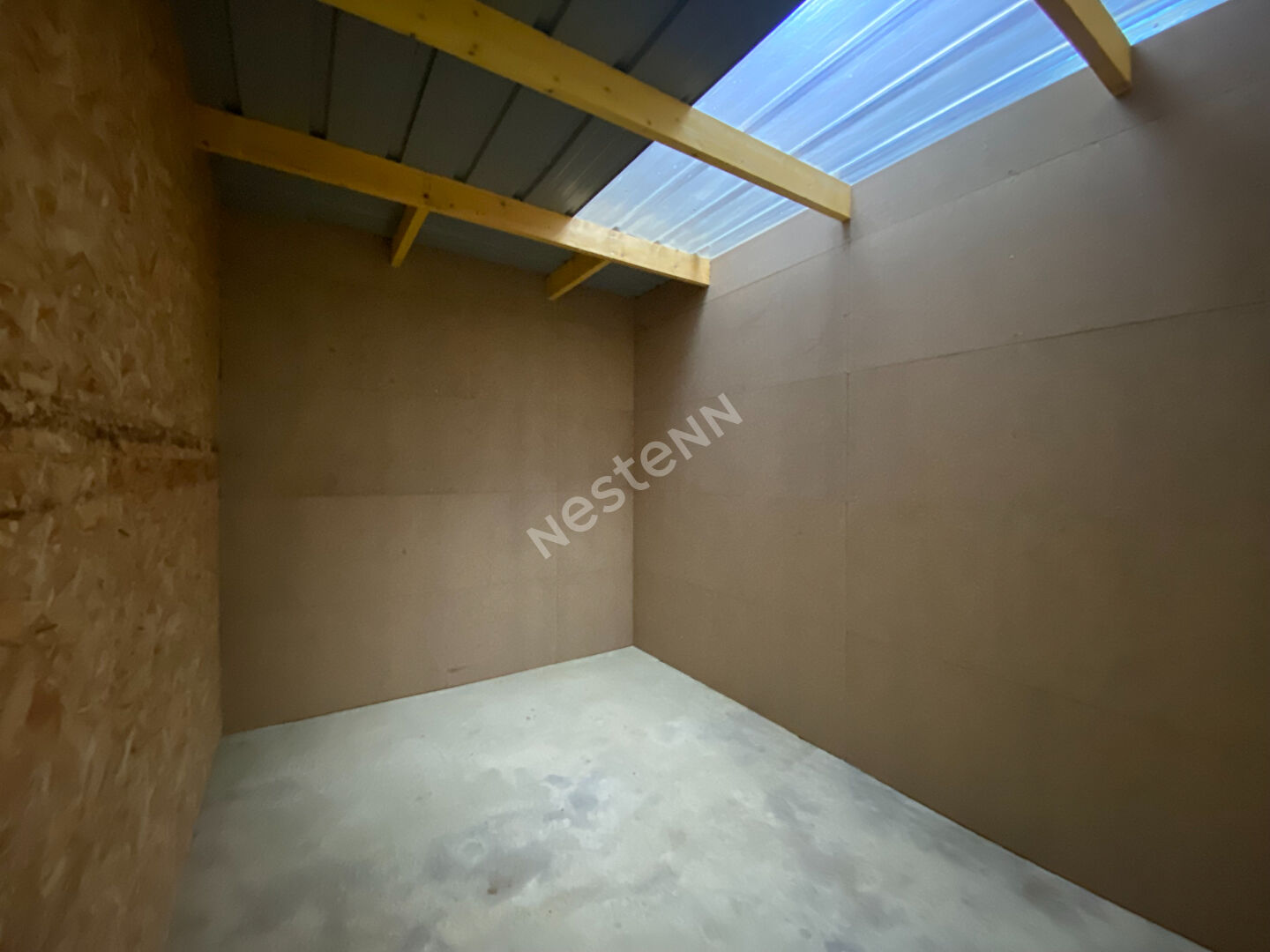 BOX MOREAC 10m2 dans hangar securise