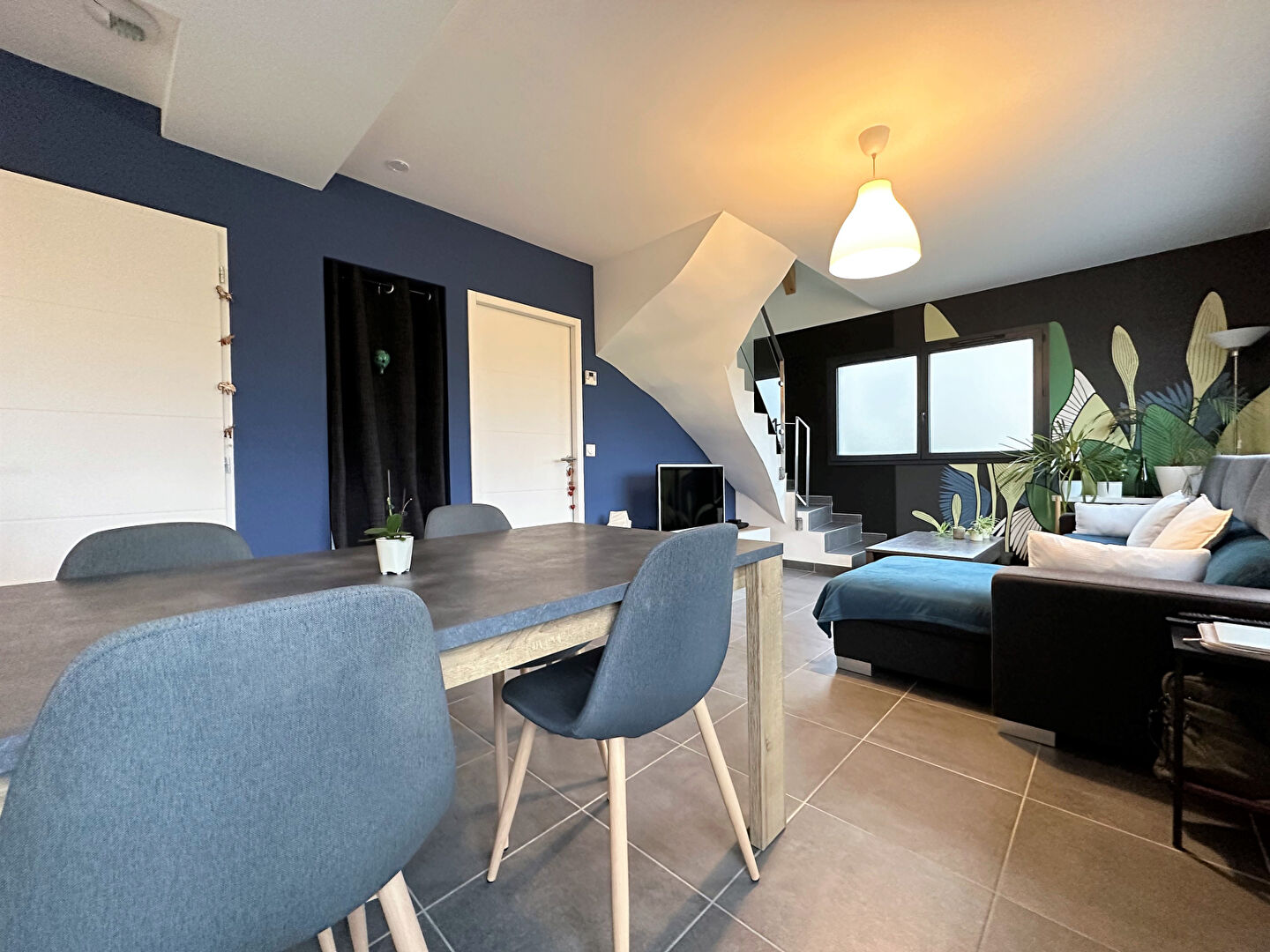 Appartement de standing duplex T3 de 70m2 a SONNAZ, recent, traversant ...