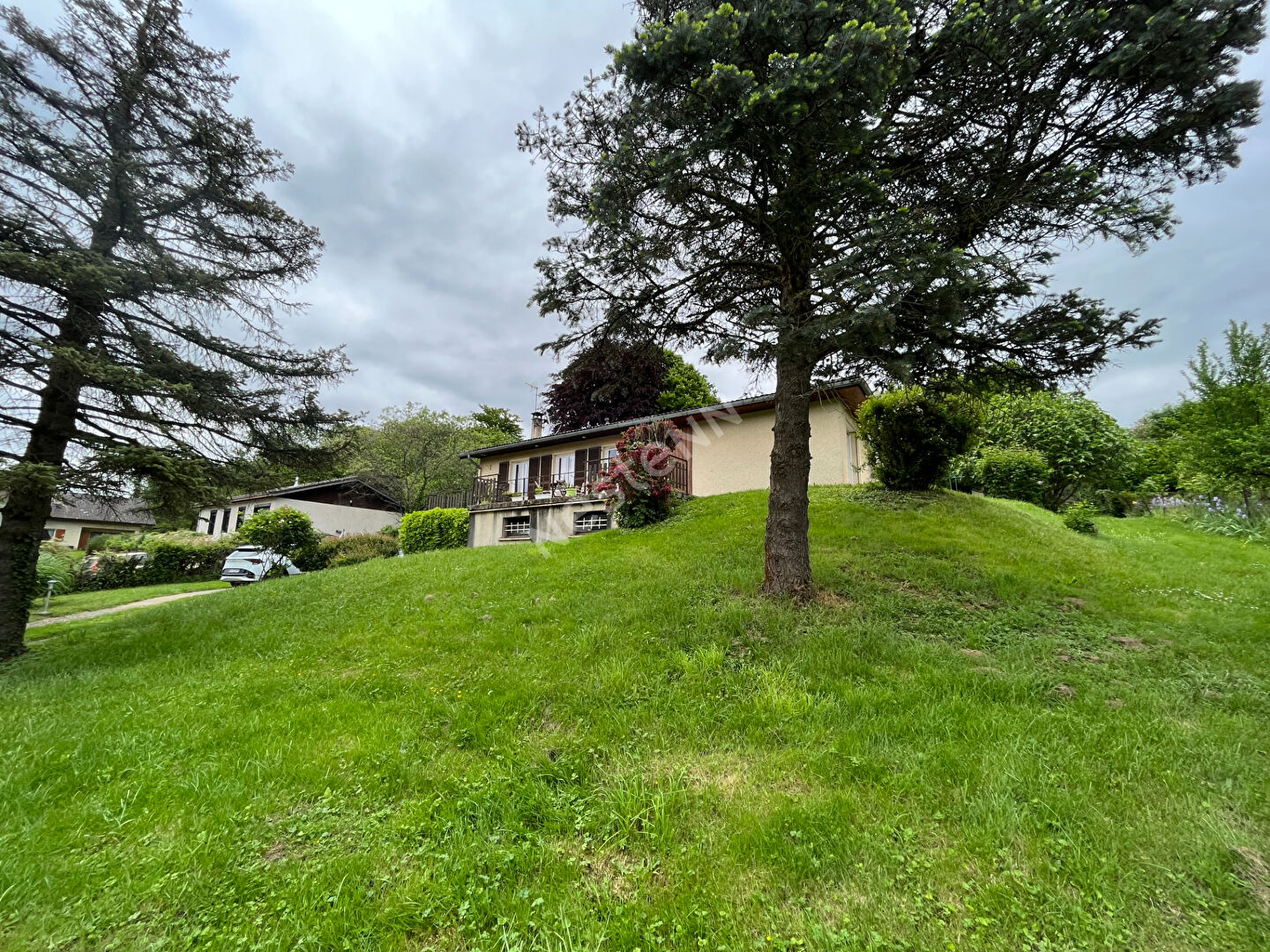 Sur la commune de la Chavanne, en Savoie, charmante maison familiale ...