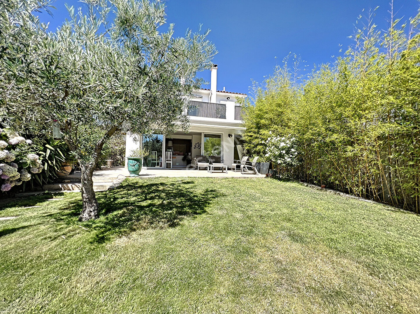 A VENDRE- LE SOLER - Villa 3 faces -4 chambres- Piscine- Terrain de 500 m2 + 400 m2 constructible