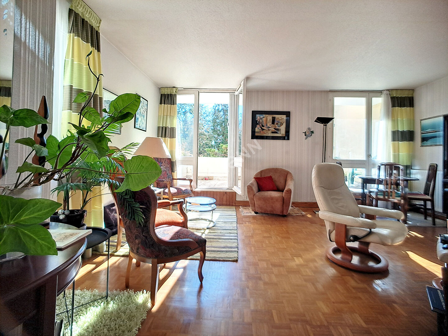 Appartement 5 pieces a Etrechy avec 2 terrasses