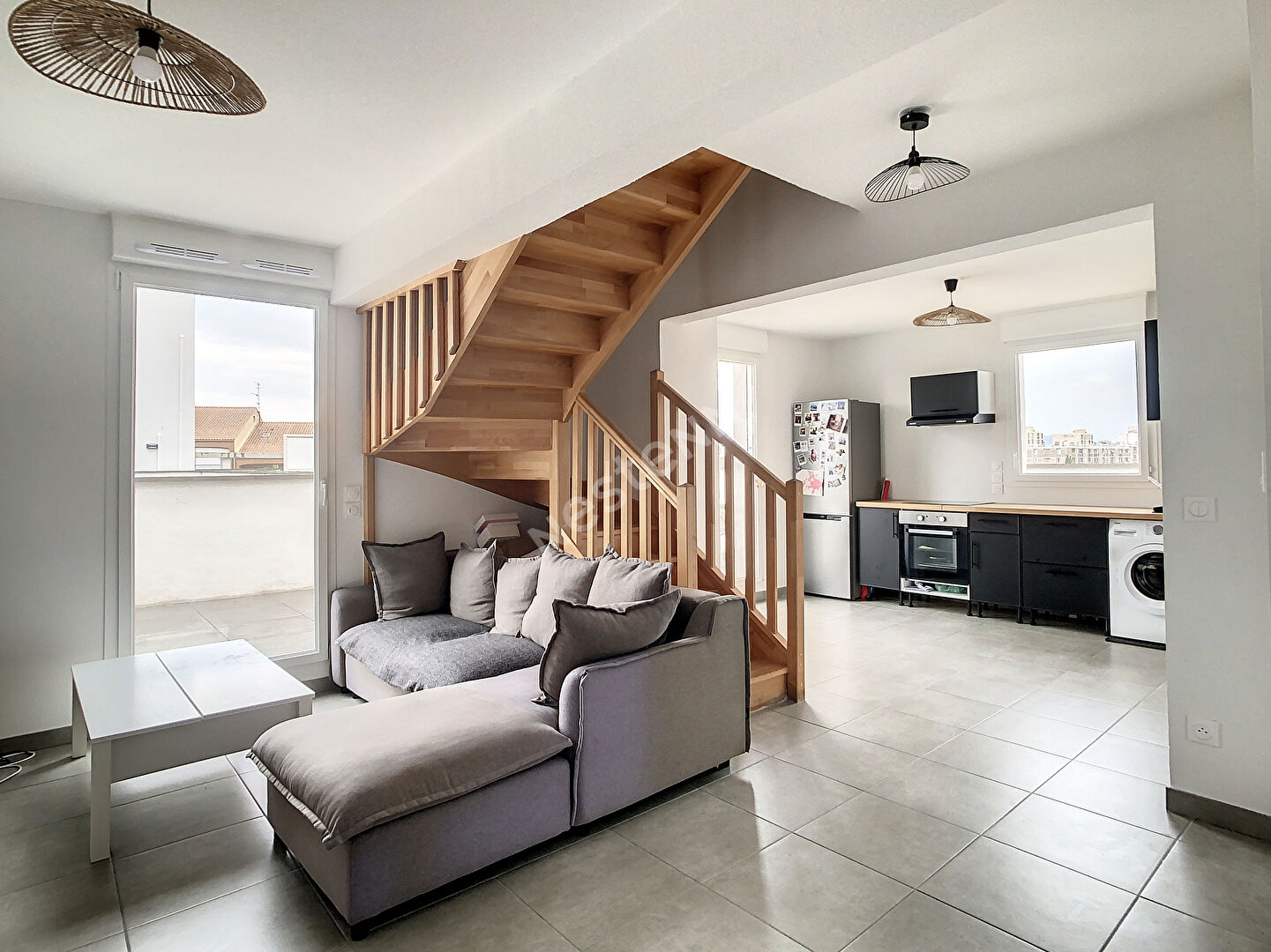 Appartement Miramas 3 pieces grande terrasse place privee parking securisee