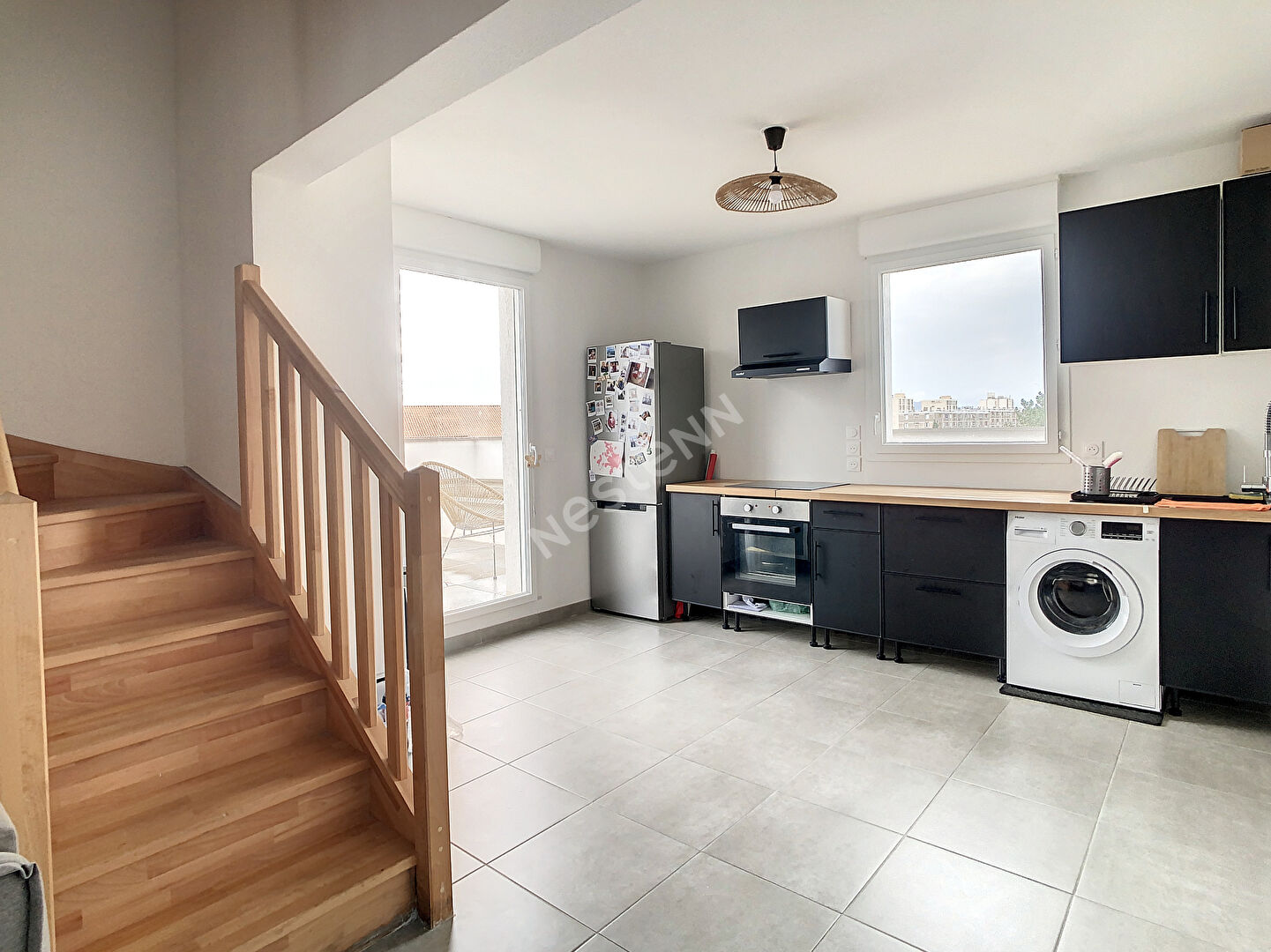 Appartement Miramas 3 pieces grande terrasse place privee parking securisee