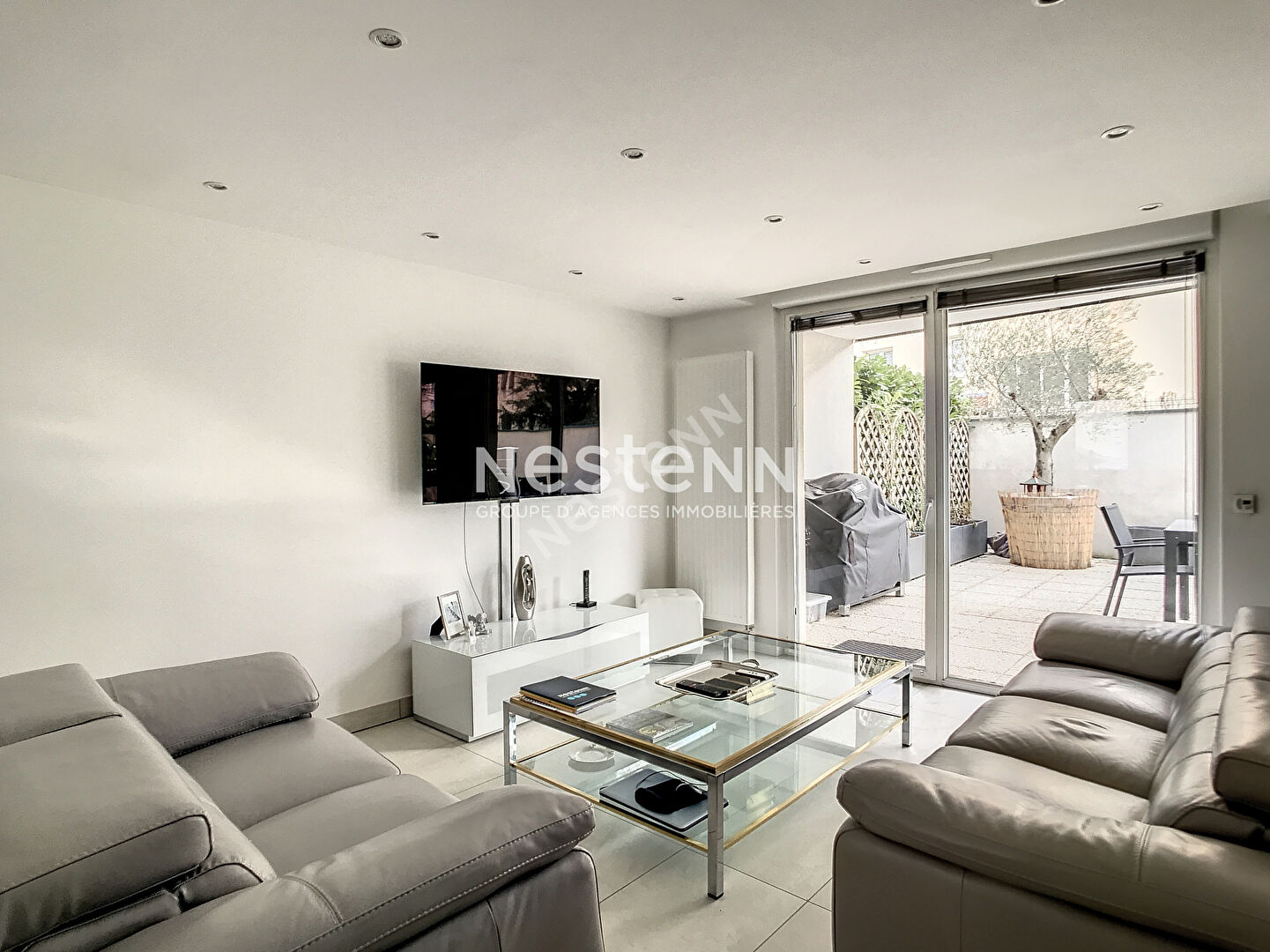 SATHONAY CAMP APPARTEMENT 3 PIECES REZ DE JARDIN AVEC GRANDE TERRASSE ET GARAGE BOX FERME