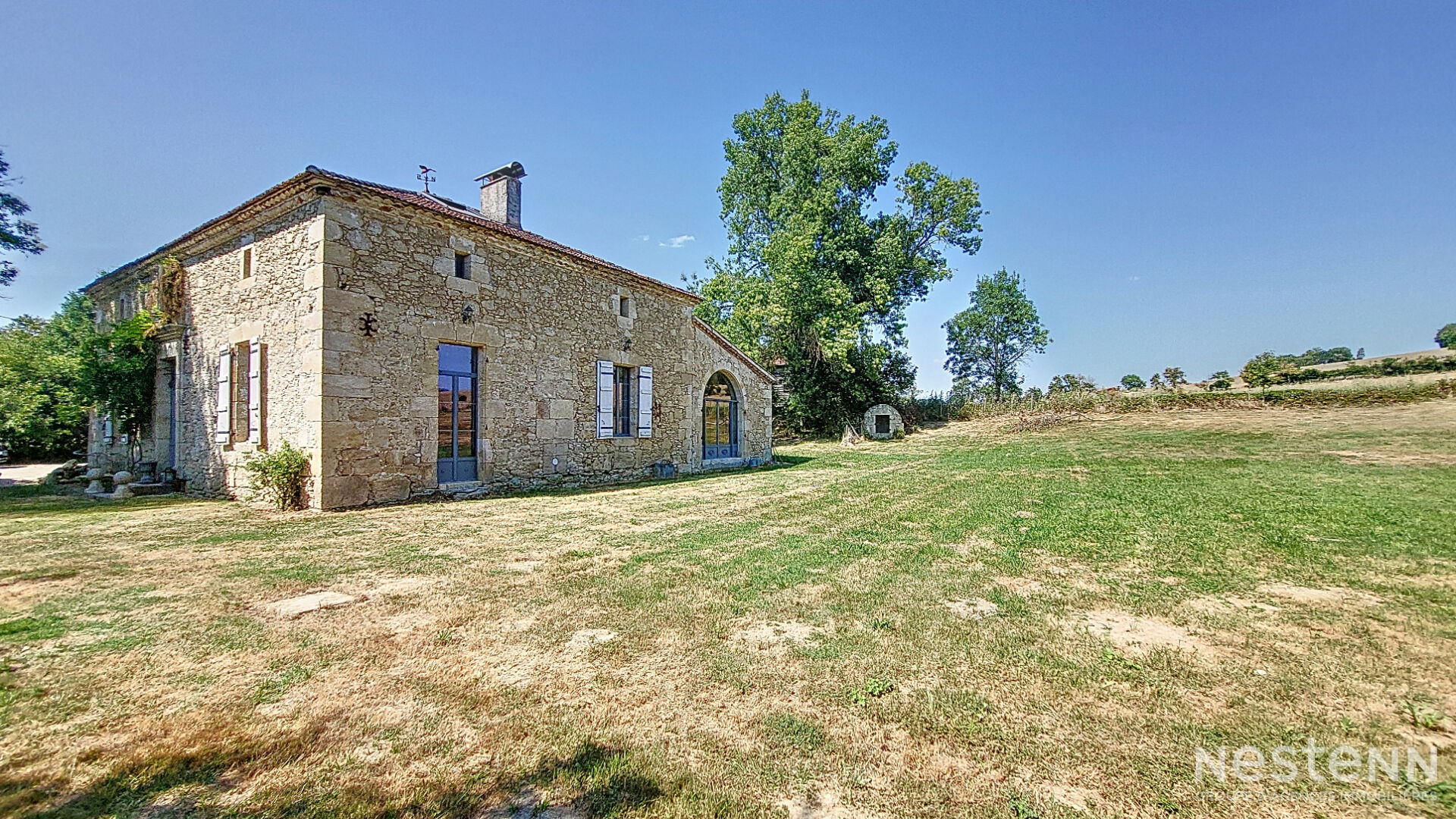 A vendre maison en pierre renovee de 210 m2, 3 chambres sur la Commune ...