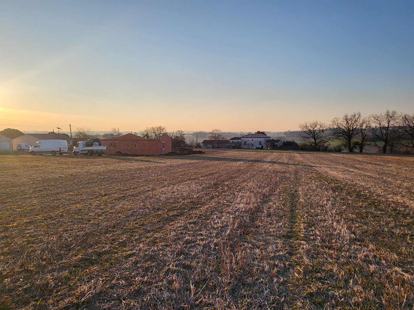Terrain constructible avec vue à Calignac d'une superficie de 1547 m2