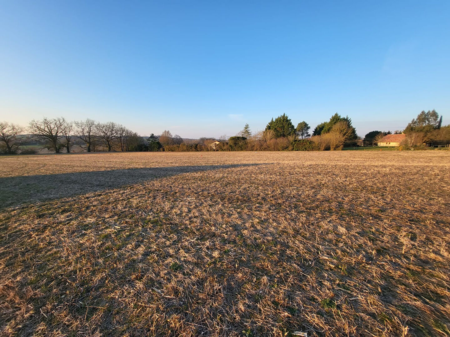Terrain constructible avec vue à Calignac d'une superficie de 1547 m2