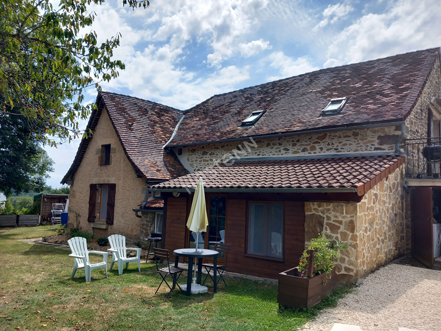 Maison en Pierres avec Maison, Gite et Appartement Independant