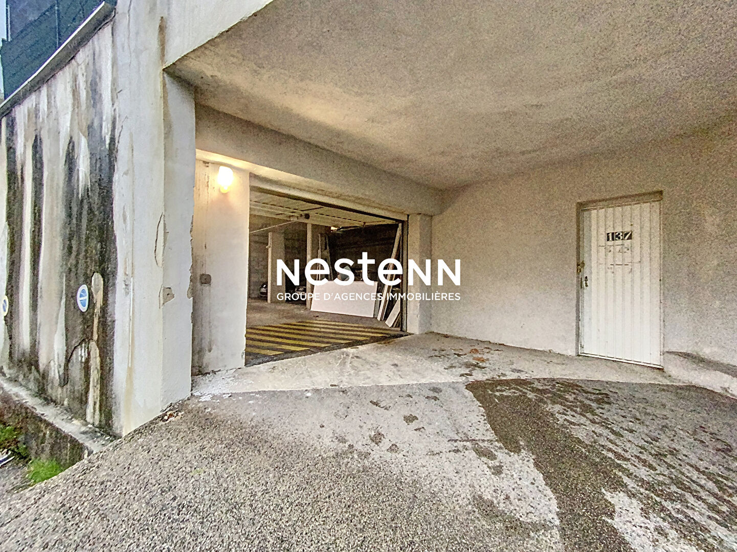 Garage ferme de 22m2 dans une residence securisee - Vallauris