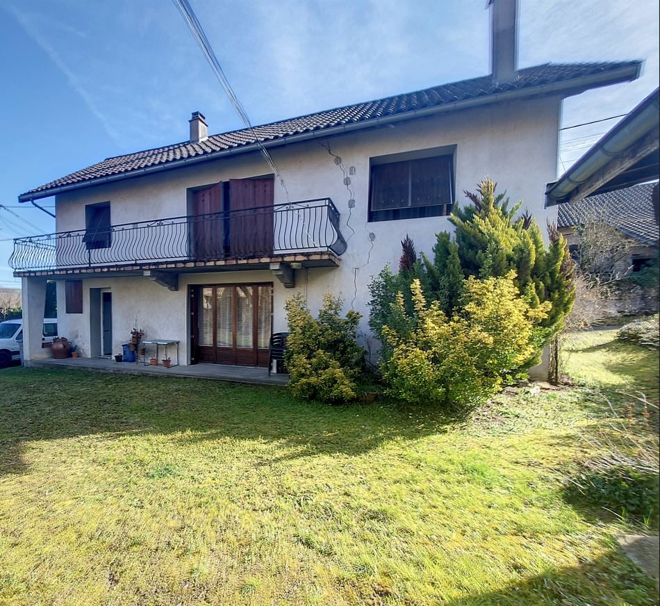 Maison pise a Saint Chef sur joli terrain de 702 m2 avec puits