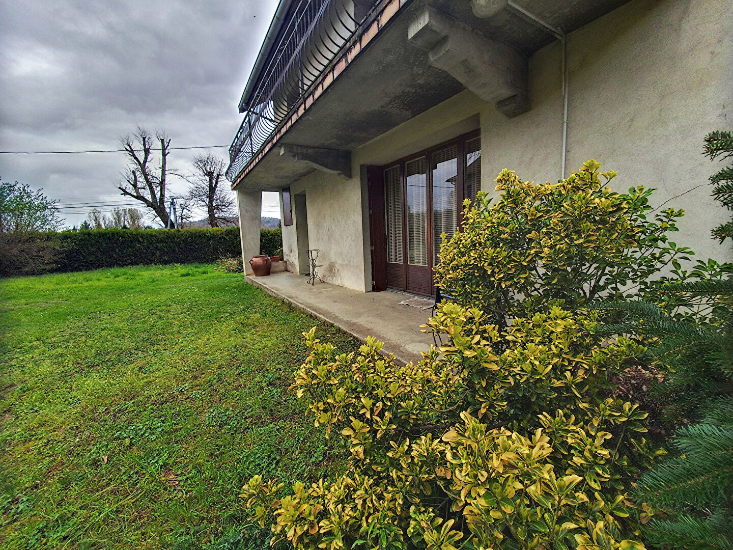 Maison pise a Saint Chef sur joli terrain de 702 m2 avec puits