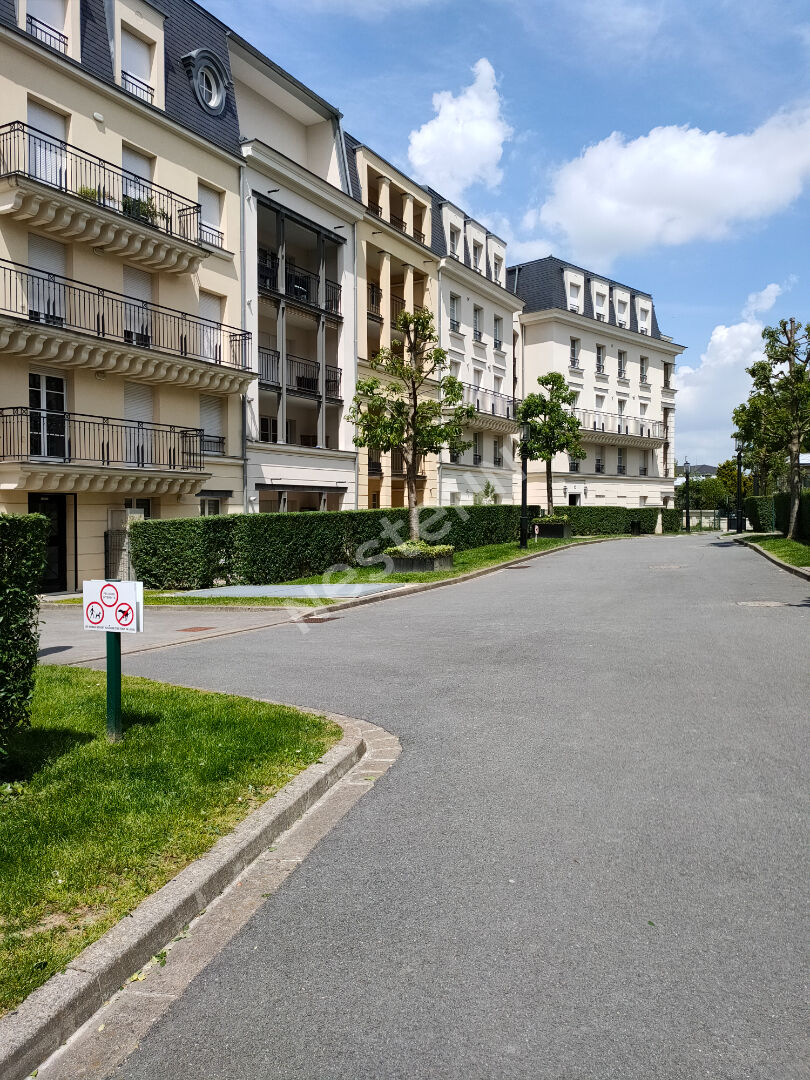 REIMS - Residence EFFERVE'SENS - Type IV Terrasse loggia avec 2 places ...