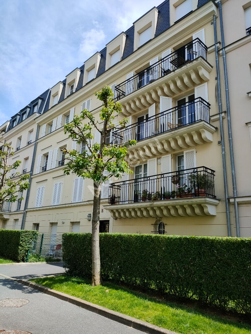 REIMS - Residence EFFERVE'SENS - Type IV Terrasse loggia avec 2 places ...