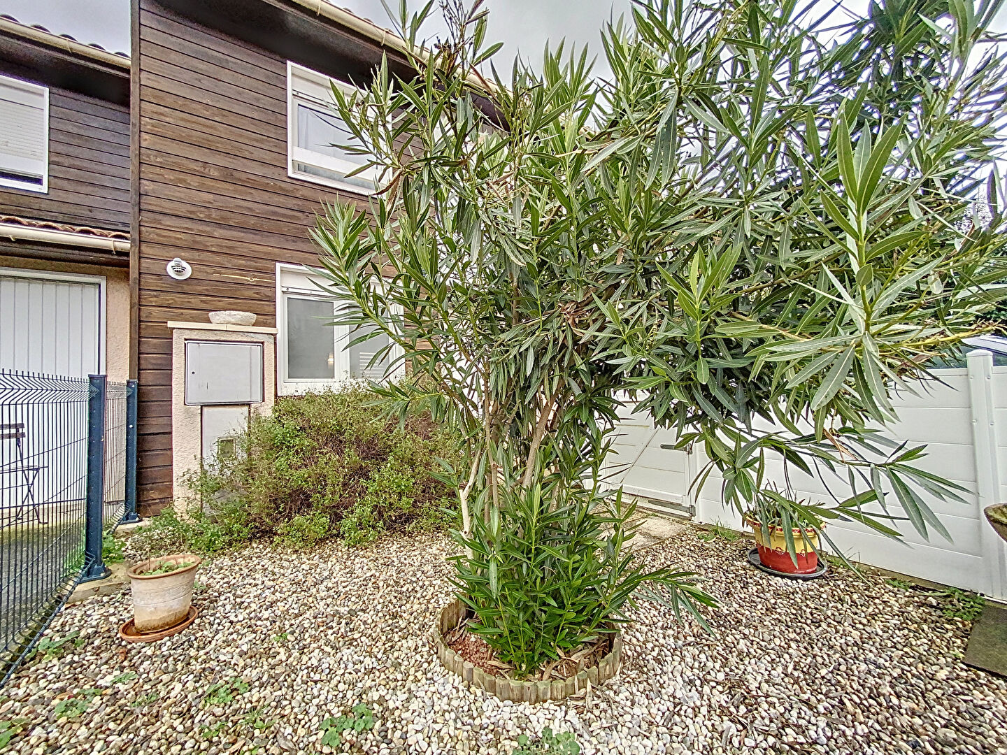 VALENCE - Maison 4 pieces 100 m2 sur terrain de 169 m2 avec dependance