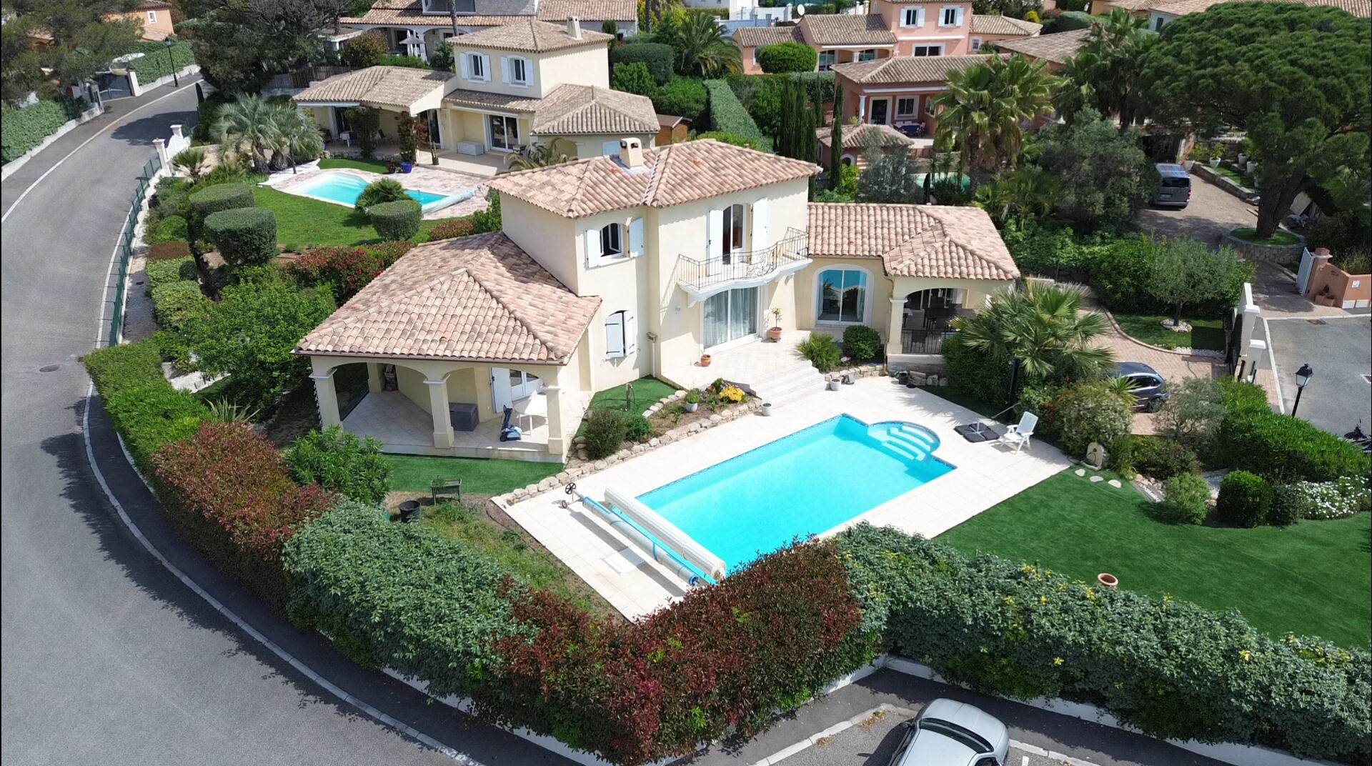 A VENDRE Elegante villa 6 pieces avec piscine dans domaine prive a ...