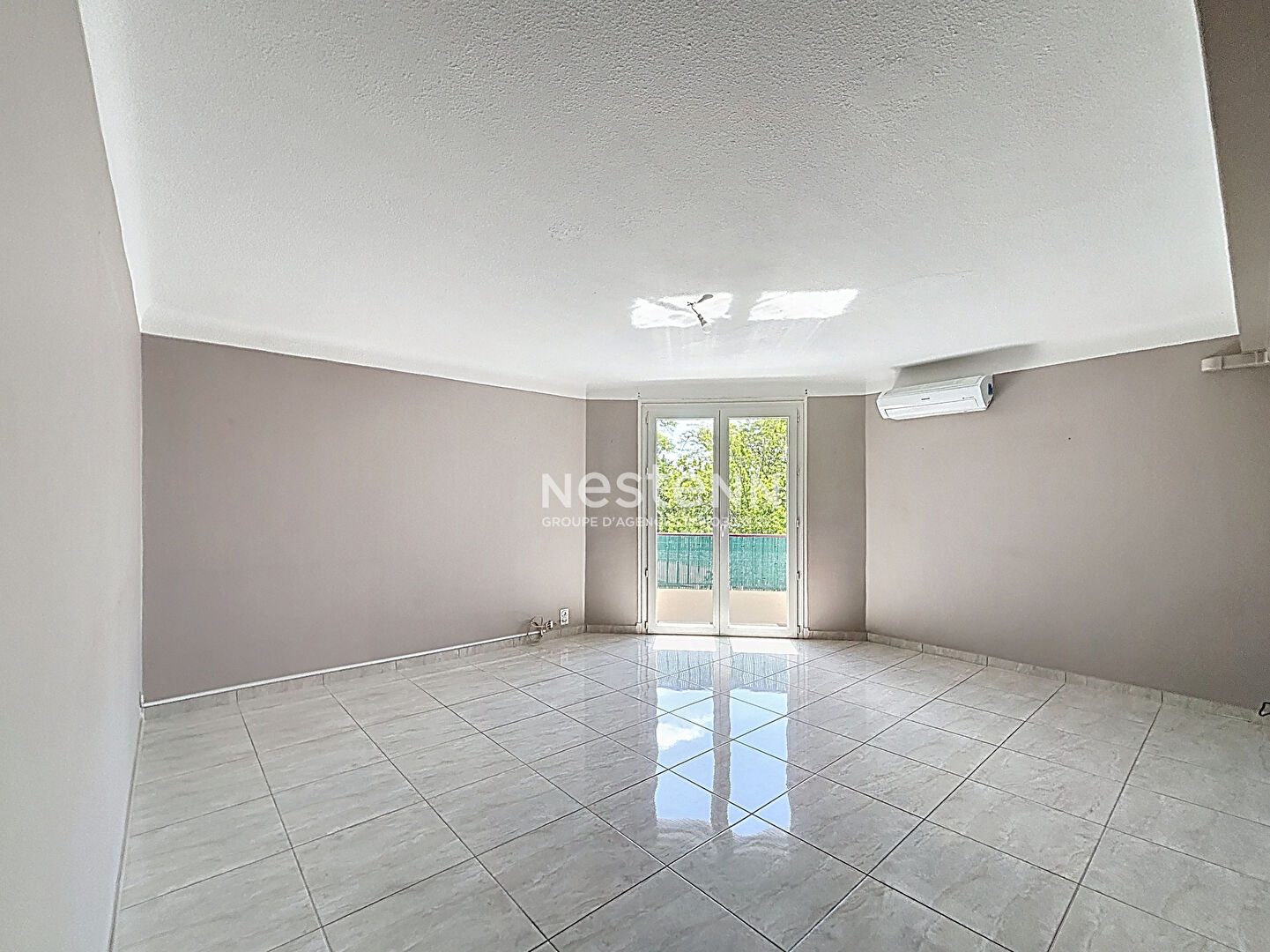 Appartement T3, climatise, avec grande cave - Secteur Torcatis - 70m2