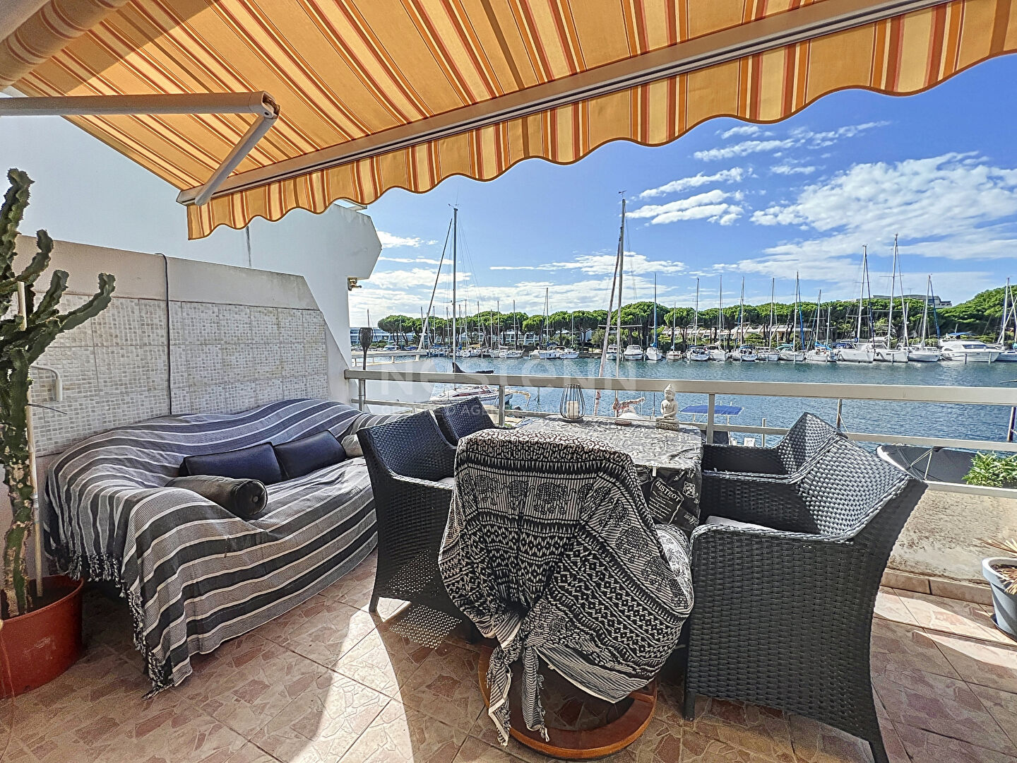 Marina de type P2 Cabine avec Appontement XXL